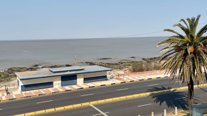 Confortable Apto. En 1era Línea De Malvin - Montevideo