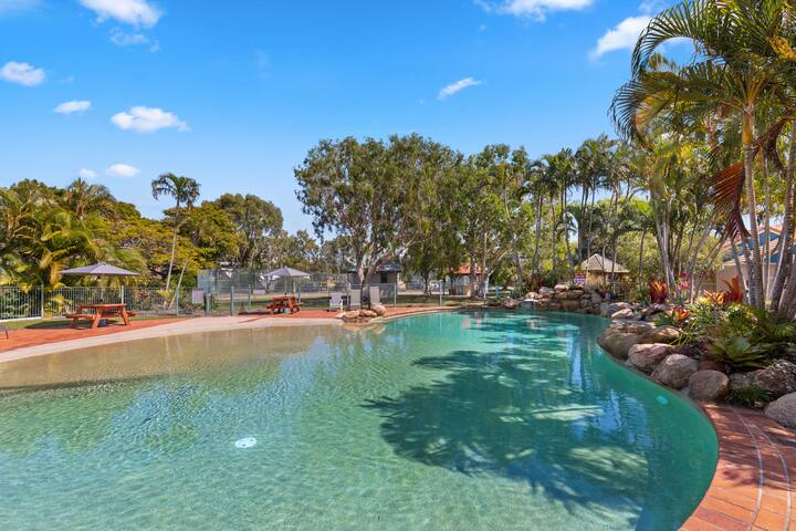 Sandy Straits Poolside Escape With Beach Access - Hervey Bay