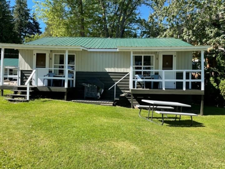 White Sands Shuswap Lakefront Cottage #05 - Blind Bay