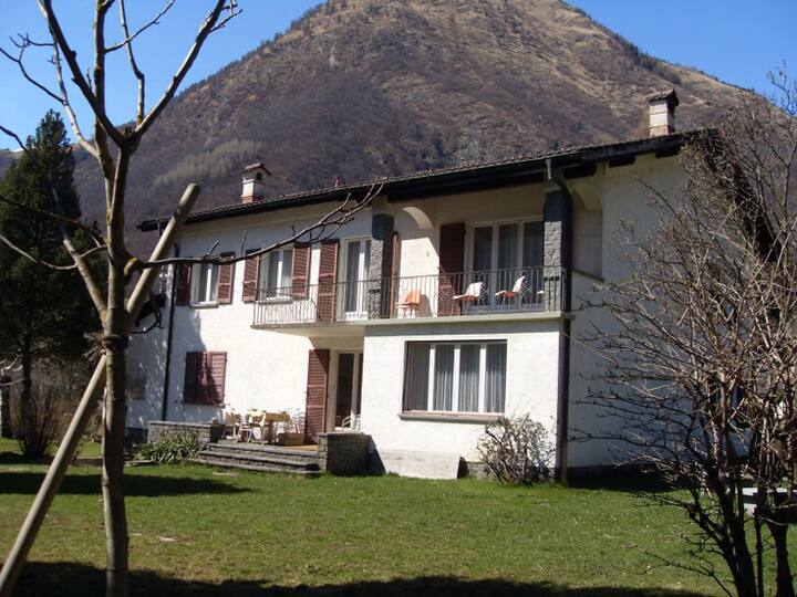 Villetta Con Grande Giardino - Suisse