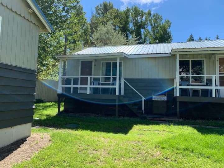 White Sands Shuswap Lakefront Cottage #11 - Blind Bay