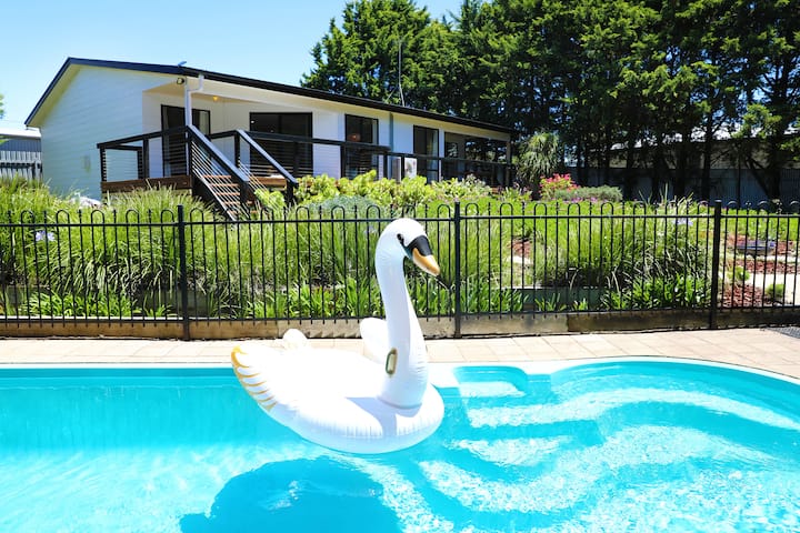 Pool & Beach Retreat. Relax & Unwind At Good Times - Goolwa
