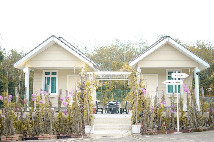 English Cottage Garden Homestay - Mantin