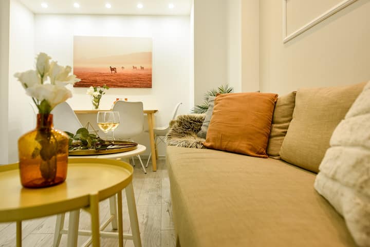 One & Only | Spacious 2 Br Apt Near Unirii Square - Bucarest