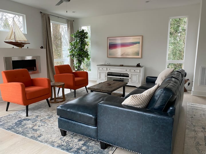 Modern 4 Bedroom House W/ Free Parking, Walk-city - Charlotte, NC