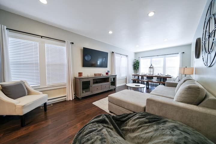 Jack’s House- Completely Remodeled. 1/2 Mile To Nd - South Bend, IN