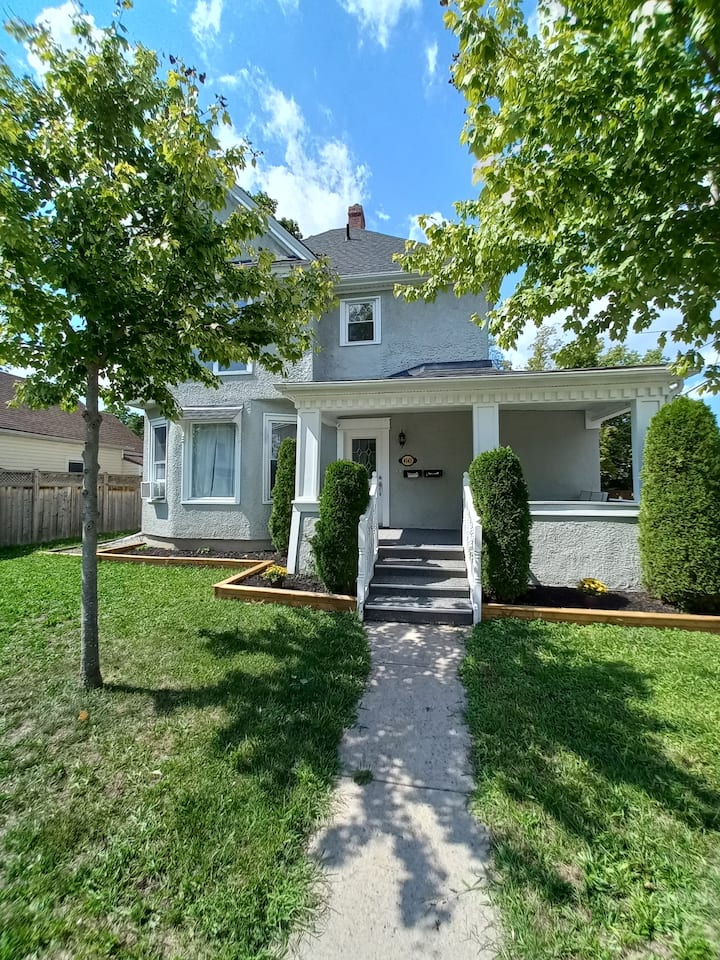 Niagara Falls Dream Family Retreat 3 Bd 2 Ba - Niagara Falls, NY
