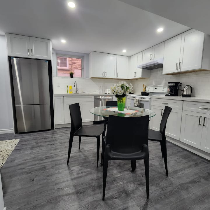 Chic Basement Stay | Private Room+shared Comforts - Barrie