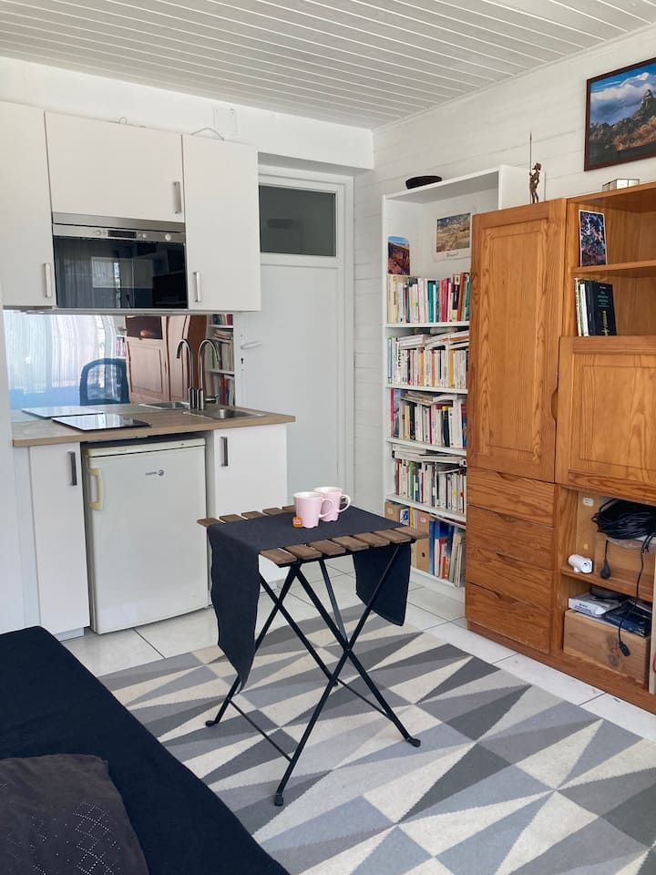 Small Bright And Independent Studio - Burdeos