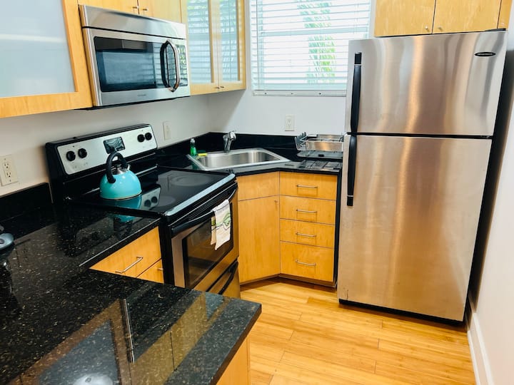 Apartment In South Miami Beach ! 1 Block 2 Beach ! - South Beach, FL