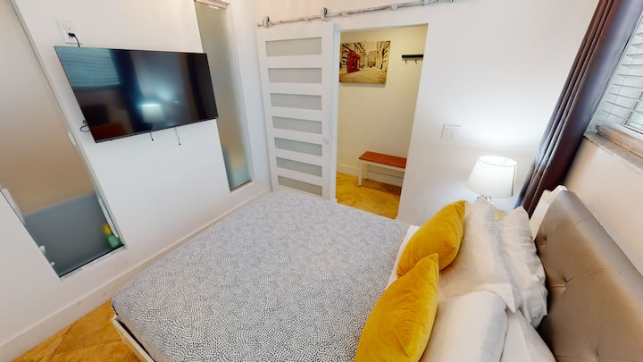 Apartment In South Miami Beach ! 1 Block 2 Beach ! - Miami Beach