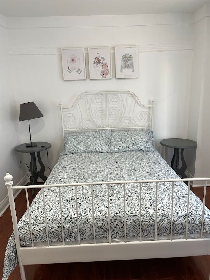 Trendy Private 1 Bedroom Cozy Apt Newly Renovated - Toronto