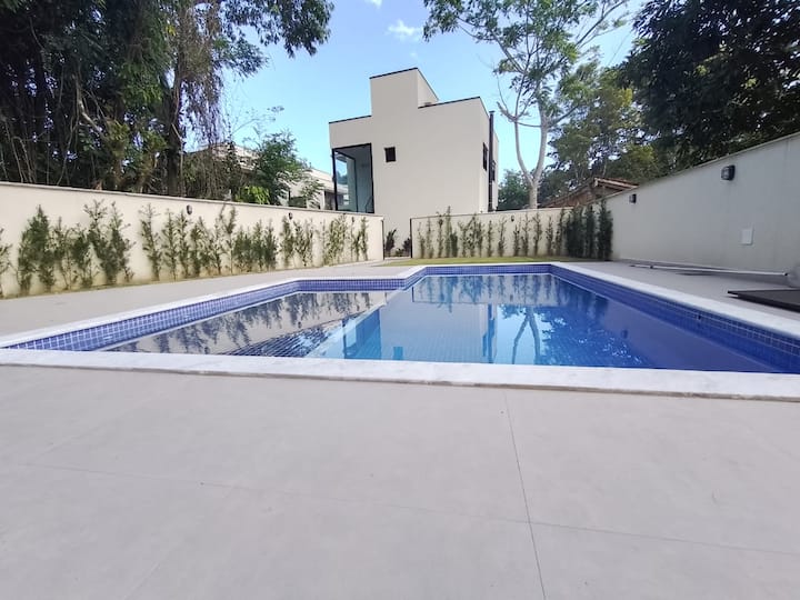 Linda Casa Cond. A 6 Min. à Pé Da Praia, 3 Suítes - São Sebastião