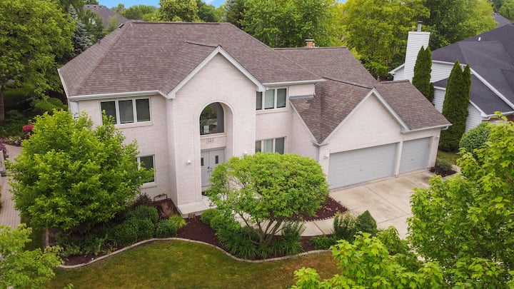 Fabulous Extended Family Home In Naperville! - Naperville, IL