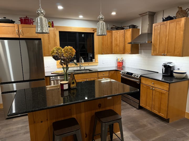 Riverside Home On  Route 100 (Moover Bus Stop) - Vermont