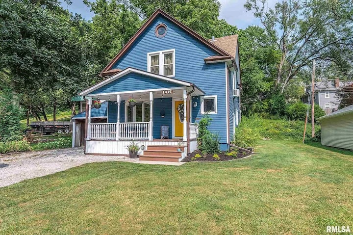 Cheerful 3 Bed House In Village Of East Davenport - Davenport, IA