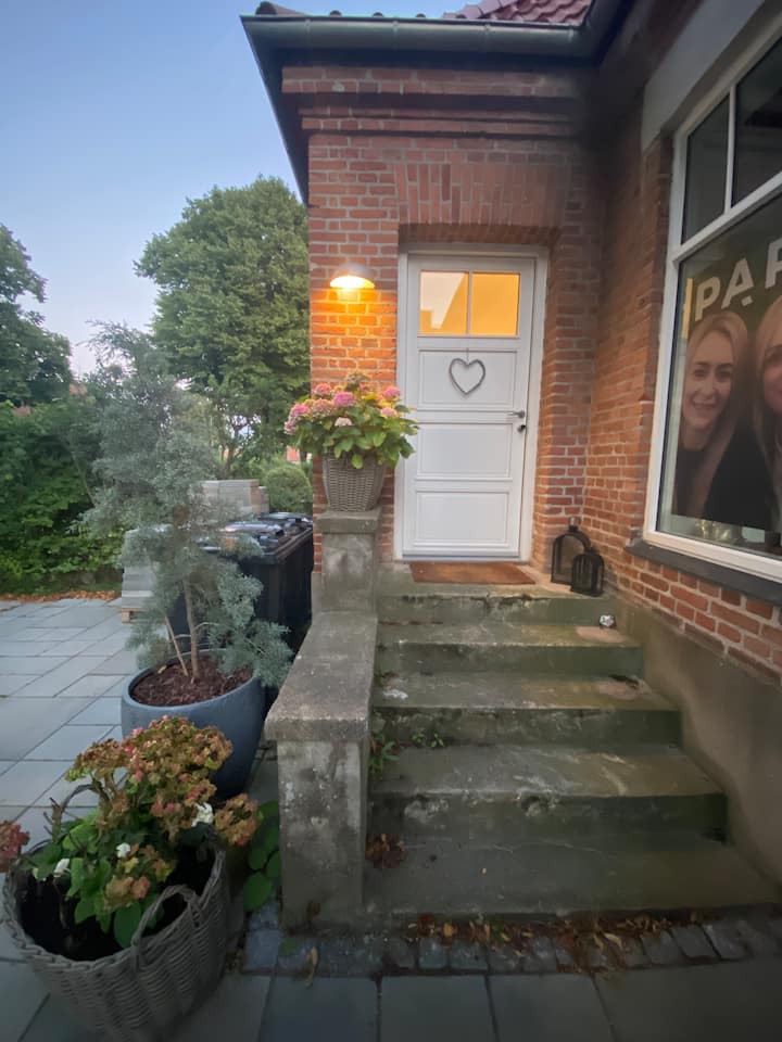 Skønt Hus Tæt På Byen Med Gratis Parkering. - Odense