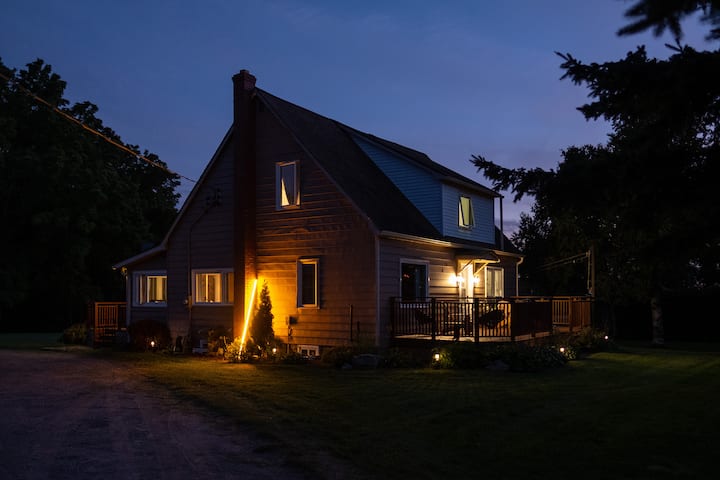 Port Hope Staycation Cottage With Private Trail - Port Hope