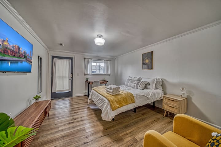 ⁂ Large Studio With Free Off-street Parking ⁂ - Grand Island, NY