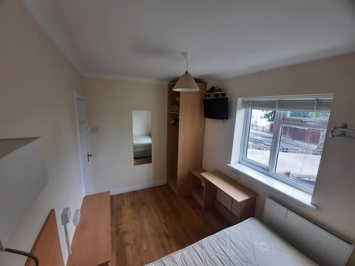 Double Bedroom In West London 2 - London, UK