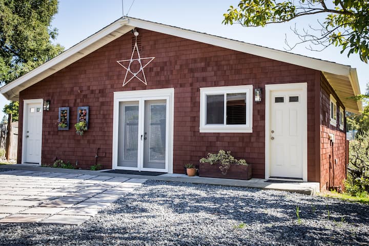 Adorable 1 Bedroom Guest Cottage Walk To Town - Santa Rosa