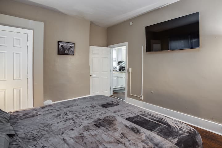 King Bed Suite W\/ Free Parking+wifi - Rochester, NY