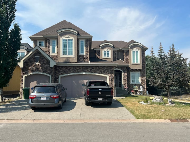 7 Bedroom House With Amazing Lakeview! - Chestermere