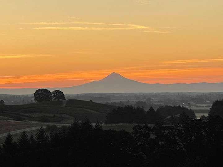 House With Beautiful Views - McMinnville, OR