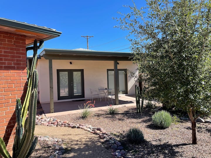 Sunny Guesthouse Close To Uofa - Tucson, AZ