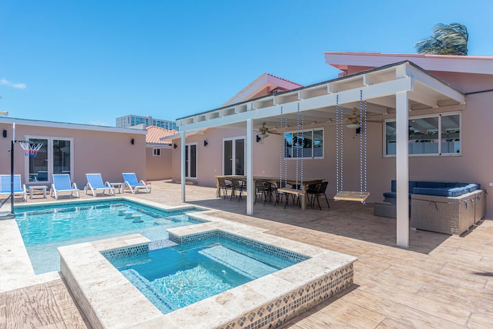 5 Min Walk To Palm Beach 6bedrs/5bath Villa & Pool - Aruba