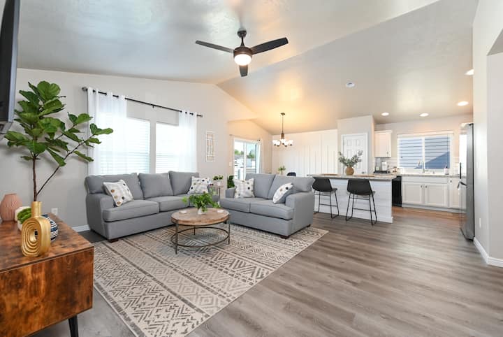 Beautiful New Meridian Home - Eagle Island State Park, Eagle