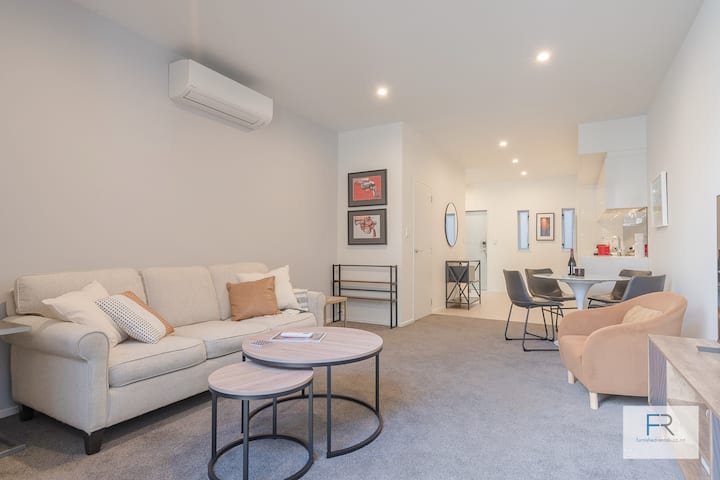 Executive City-fringe Townhouse - Auckland