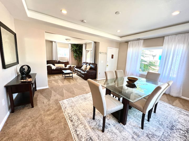 *Rare 4br Home In The Heart Of Downtown Sparks* - Sparks, NV