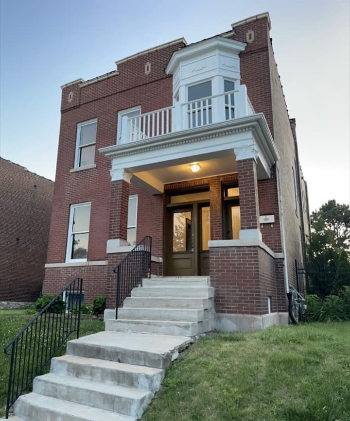 Updated Historic 3 Bed, 2 Bath - Clayton, MO