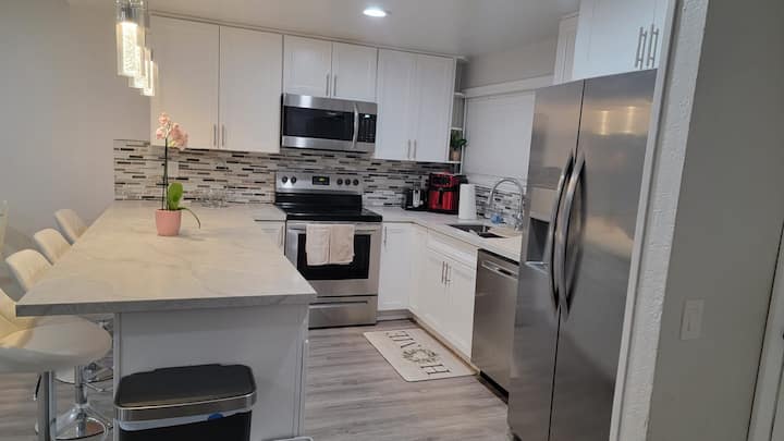Newly Remodeled 2-bedroom Condo - サンディエゴ