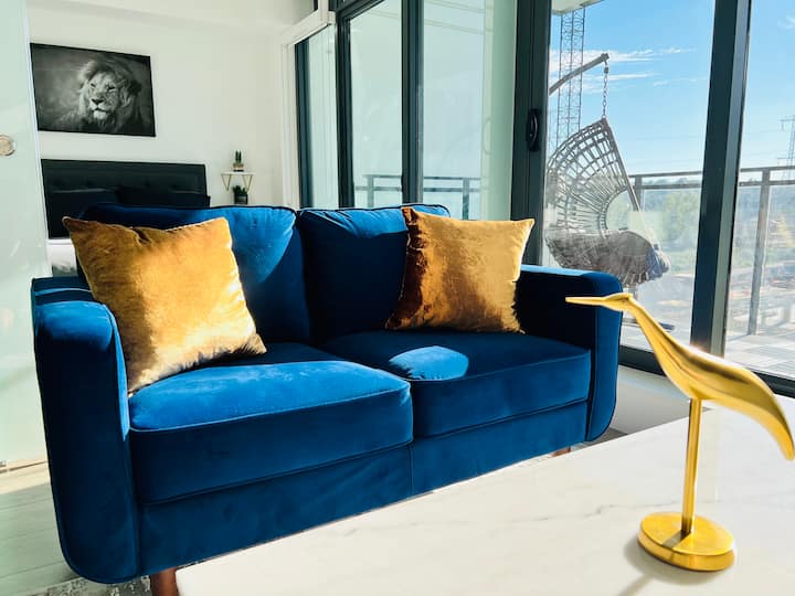 Luxe Condo In The Heart Of Brentwood - Burnaby