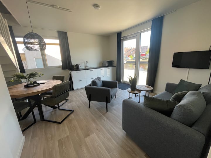 Ruim, Stijlvol Appartement Stuurboord; 2-4 Pers - Sneek