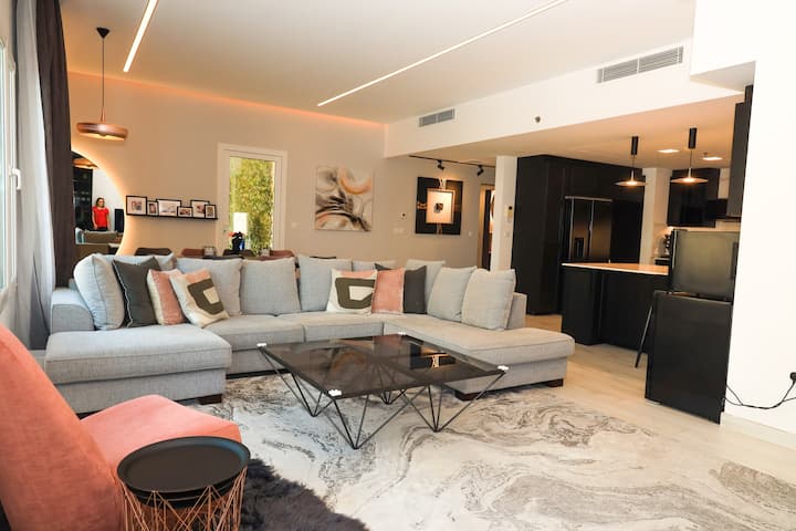 *Corner* 4 Bedroom Unit With Wrap-around Balcony - Doha