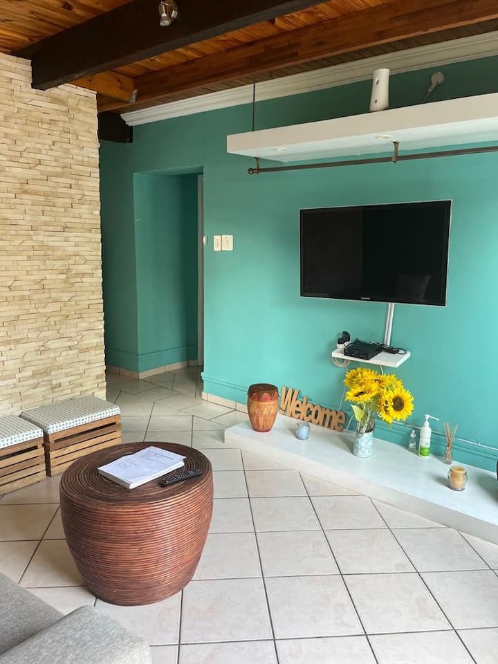 Beautiful, Spacious 2 Bedroom Apartment - Umhlanga