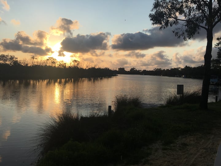 Couples Riverside Retreat - Pinjarra