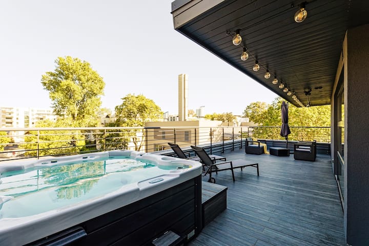 Central Penthouse, Own Rooftop Terrace And Jacuzzi - Tallinn