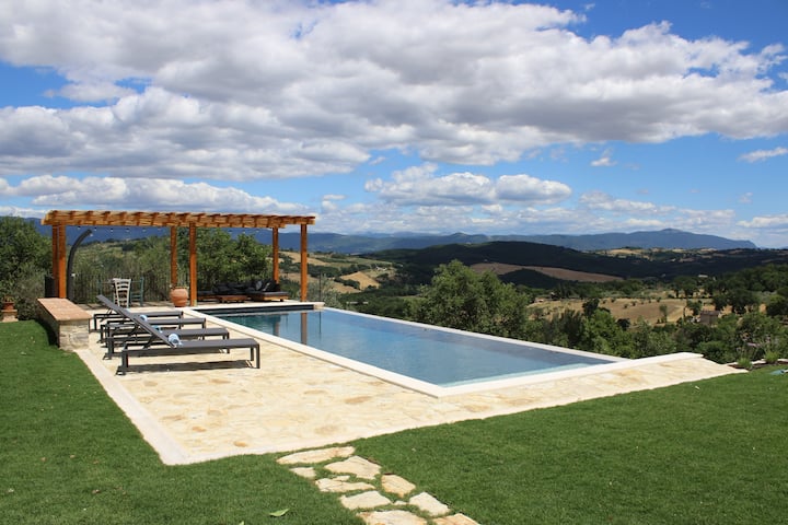 Hilltop villa with infinity pool and Todi views - Villas for Rent in ...