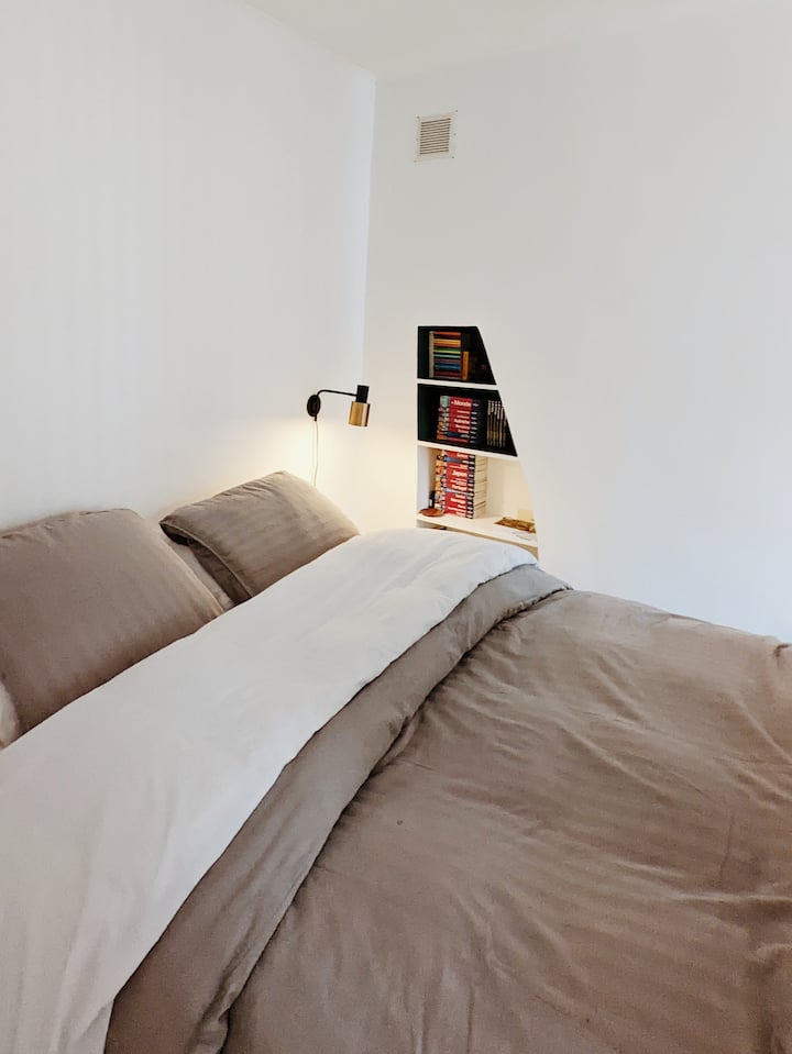 City Break Near The Canal Saint-martin. - Paris