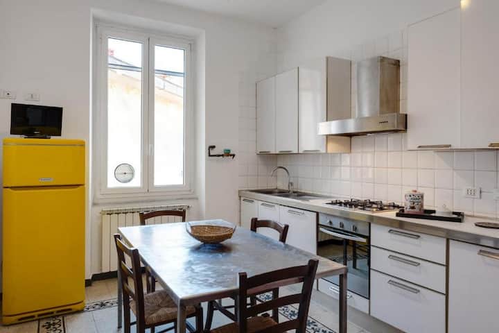 Guesthost - Piazza Concordia Apt With Balcony X5 - La Spezia