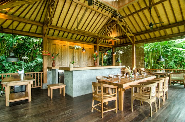 Cozy Cottage By The Tropical Garden - Joglo Villa - Indonesia