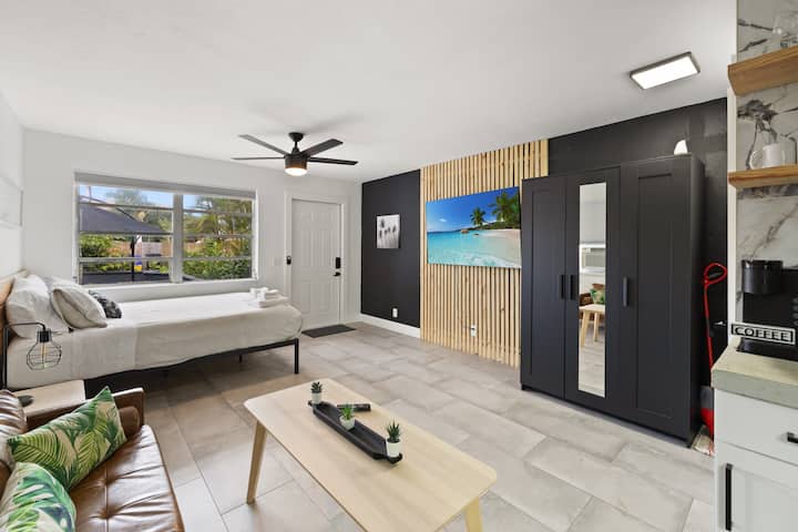 Spacious & Open Studio Condo Steps2 Water W/ Patio - Lake Worth, FL