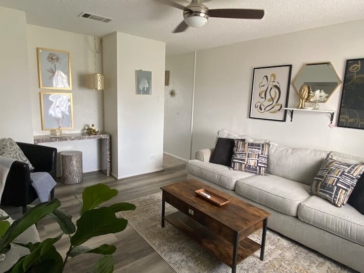 Gigi’s Cozy Golden Park Condo - Midland, TX