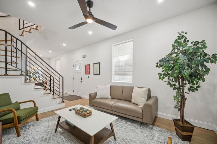 Modern & Cozy Luxury Downtown Oasis - Philadelphia, PA