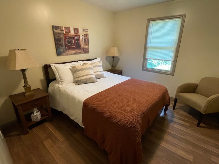 Wooded Hidden Cottage Escape 1b - Biltmore, TN