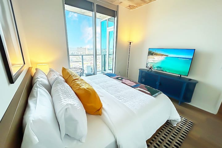 Luxury Condo W/balcony, Rooftop Pool, Rainey St - Austin, TX